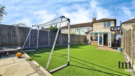 West Avenue Chelmsford Cm1 3 Bed End Of Terrace House £400 000