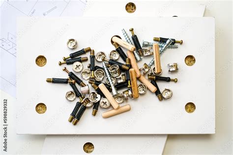 New White Laminated Chipboard Furniture Self Mounting Set With Fitting