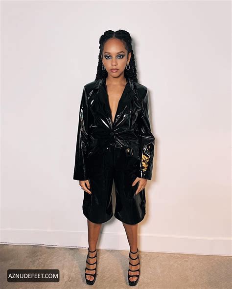 Djouliet Amara Feet Aznudefeet