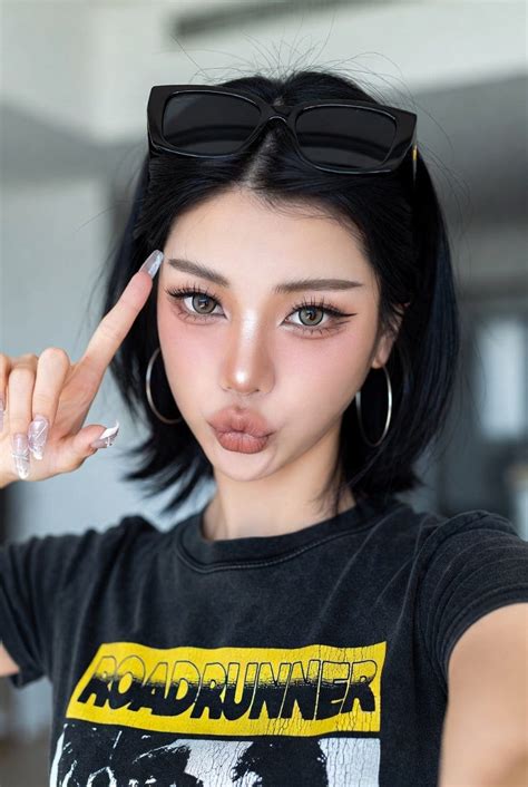 Ulzzang Douyin Selfie Portrait Prompt 免費生成器 Nano Banana Pro Ai繪圖提示詞