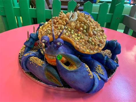Tamatoa Cake Moana Birthday Cake Moana Cake Cute Desserts