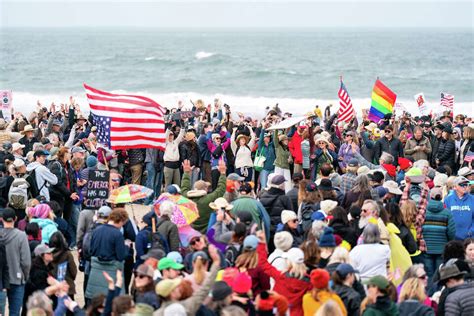 Hundreds Form Human Banner At Sfs Ocean Beach For No Kings Protests
