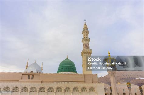 Kubah Hijau Nabi Mohammed Dan Menara Masjid Masjid Nabawi Foto Stok Unduh Gambar Sekarang Istock