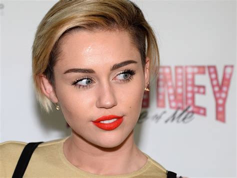 Miley Cyrus Just Went And Got Her Herself A Hair Makeover What Do Ya