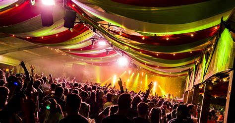 Mach Spass Nicht War Dit Is De Line Up Van De Tirolertent Zwarte