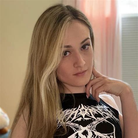 Michelle Alter On Instagram I Tried A Little Bit Of A Different Look