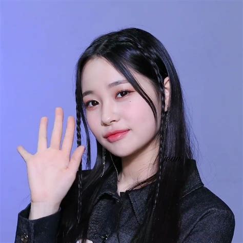 Jihan Icon Girl Cropped Icon