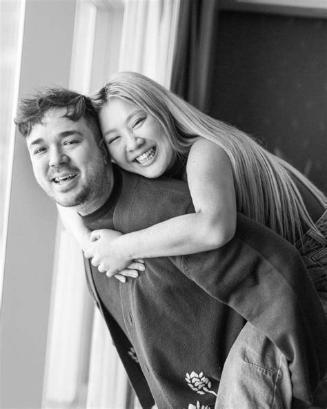 郑欣宜疑公开恋情，与绯闻男友亲密合照引猜测 星岛环球网