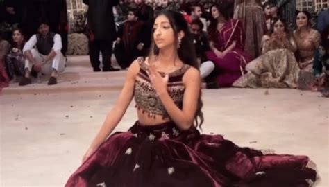 Viral Video Pakistani Girl Takes Internet By Storm With Dance
