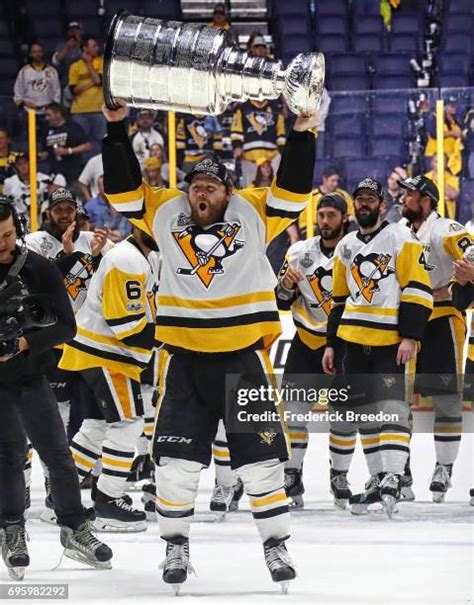 1278 Phil Kessel Stanley Cup Photos And High Res Pictures Getty Images