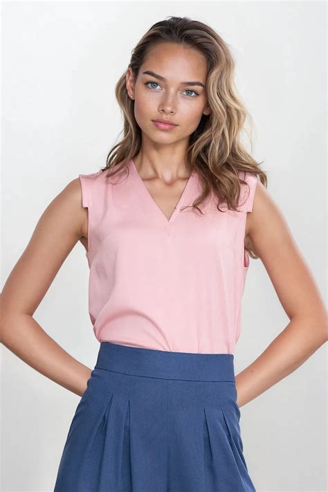 Bluzka Bez Rękawów Z Dekoltem V Róż Nife Polska Marka Odzieżowa