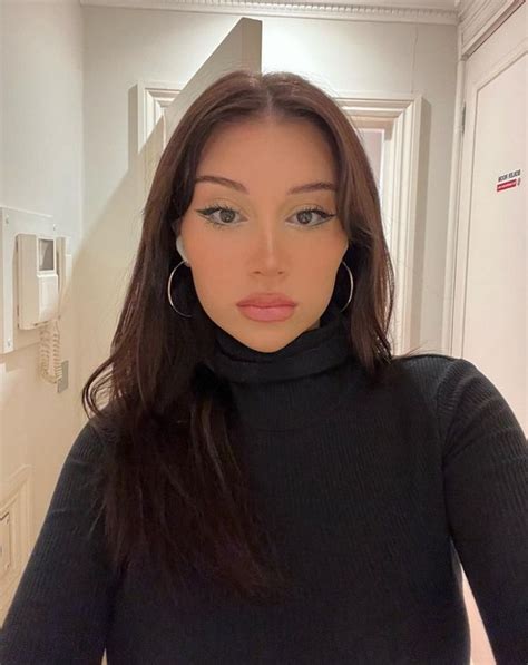 Model Mikaela Testa Famed Face