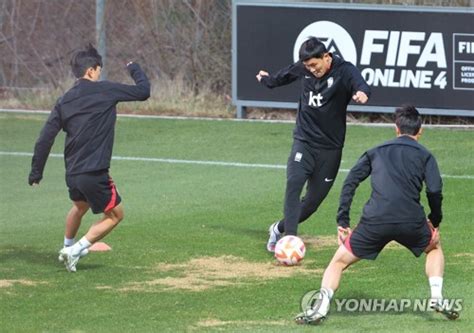 패스 게임하는 김민재 네이트 스포츠