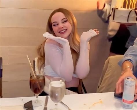 Pin De Cal Em Dove Cameron Rpg Ateliê De Pintura