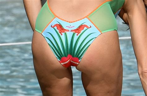 Bethenny Frankel Is The Old Lady Booty In A Bathing Suit Of The Day Drunkenstepfather Com