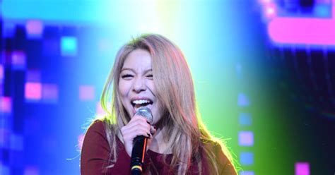 포토엔 에일리 운동으로 다져진 탄력있는 허벅지