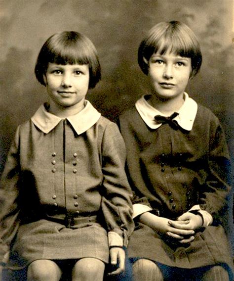 Vintage Sisters Vintage Portraits Vintage Photos Historical Pictures