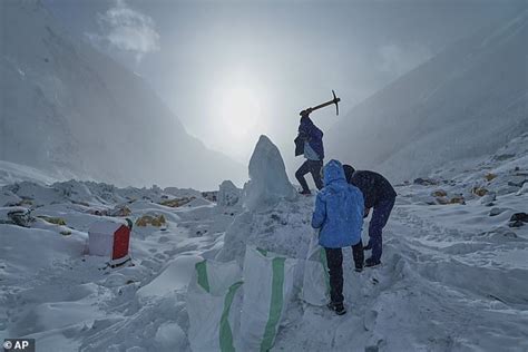 The Queue At The Top Of The World Dozens Of Climbers Wait For Their