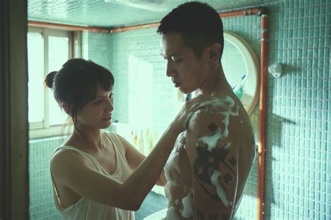 与小15岁柯震东演吻戏 李心洁亲爆真实想法 辣手网