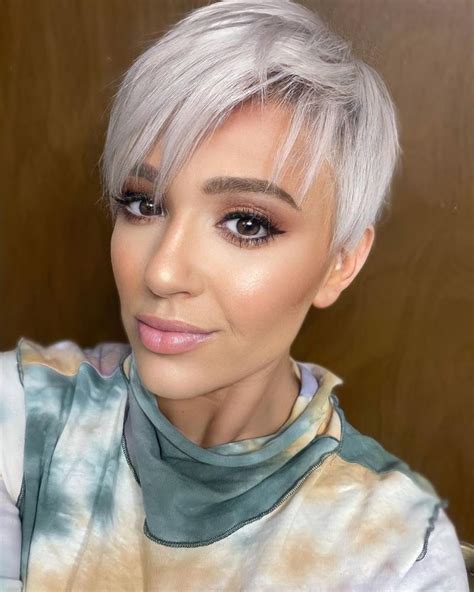 22 Highlighted Pixie Cuts That Add Instant Dimension And Style Hair