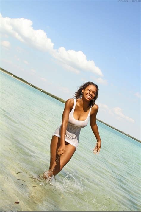 Beach Show ShesFreaky