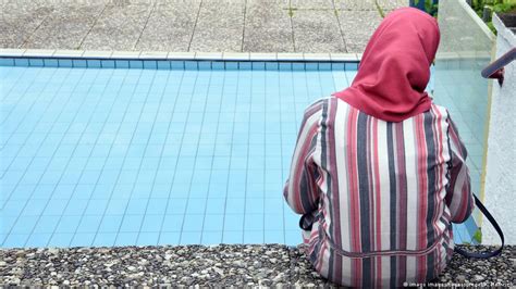 German Elections Hijab Clad Woman Turned Away From Voting Dw 0928