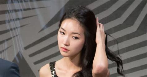 포토 박선임 머리결 넘김은 도발적으로~