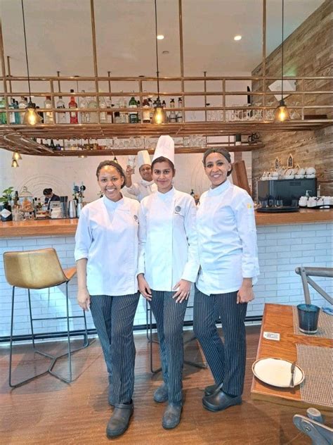 🇦🇪 ️ 🇱🇰 🇰🇪 Shehani Perera