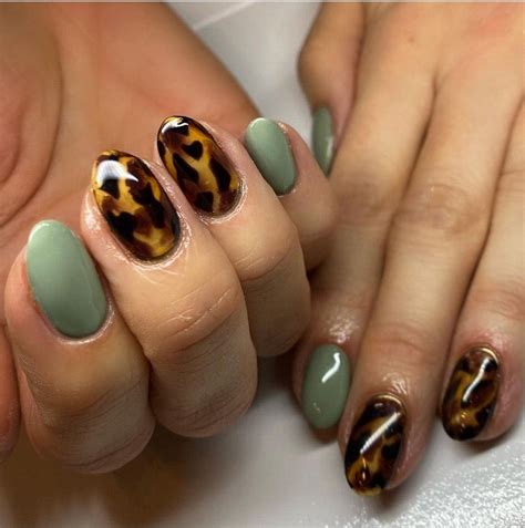 Tortoise Shell And Green Sweater Nails Short Acrylic Nails Designs Sparkle Nails
