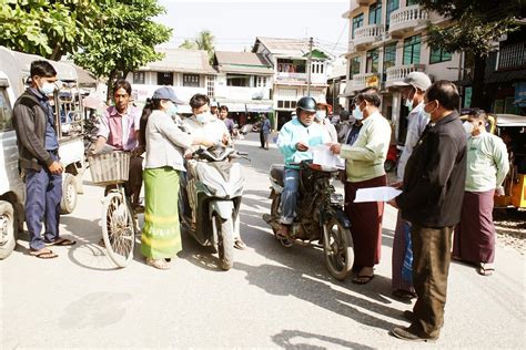 သံတွဲမြို့နယ်အတွင်း နိုင်ငံတော်အစိုးရ၏ သတင်းထုတ်ပြန်ချက်များ သိရှိစေရေး လက်ကမ်း စာစောင်ဖြန့်ဝေ