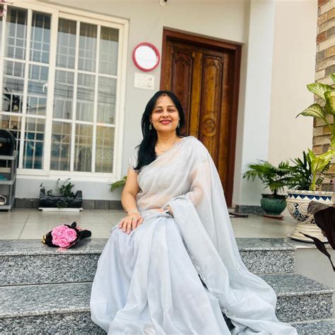 Nisha Bhatt Nisha Bhatt Updated Her Profile Picture