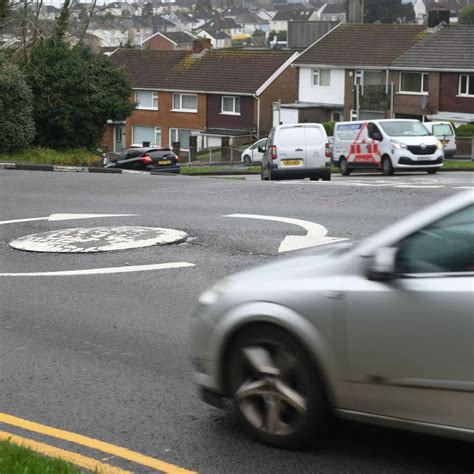 Approaching Mini Roundabouts Safely Ultimate Driving Driving School