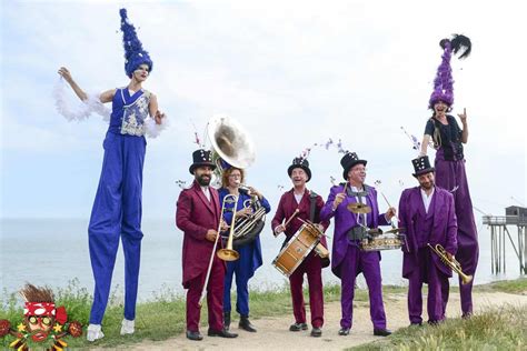 MarchÉ Nocturne Et Spectacle Musico Visuel Avec La Fanfare Chik Et