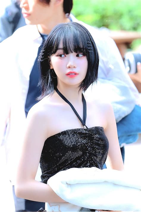 230526 Chaewon R Chaewon