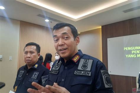 Silmy Karim Perketat Pembuatan Paspor Untuk Wanita Antara News