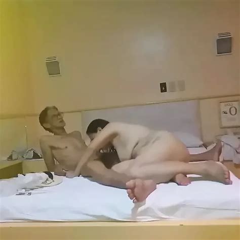 酒店啪的第二章 Xhamster