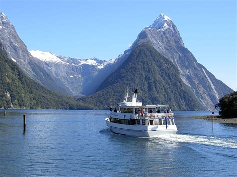Fiordland Tours Milford Sound Guided Tours And Guided Hikes