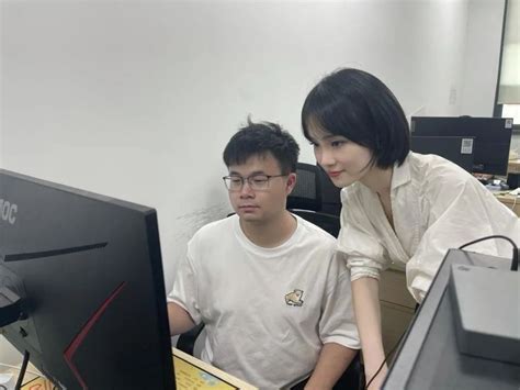 31岁朱祺琪又有新身份，去年刚破格晋升腾讯新闻