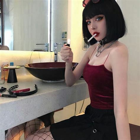 ᘉᗩᗰᔕᗩⅼ☼ ☾♡ Gothic Fashion Girl Smoking Fashion