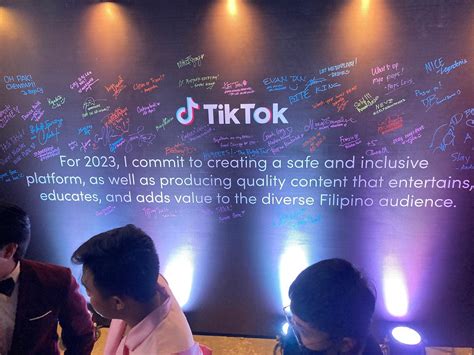 Gma News Look Local Tiktok Personalities Sign A Commitment Wall At