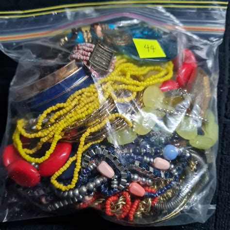 Assorted Bag Of Jewellery 44s