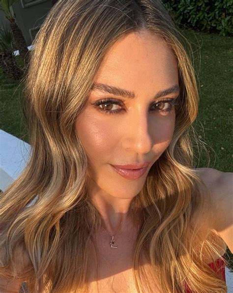 Lalin Aylıkken İkinci Kızı Leyla ya Hamile Kalan Sinem Kobal dan Sürpriz Bebek Açıklaması