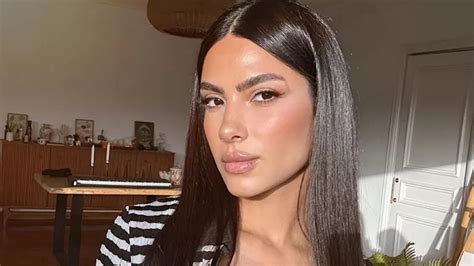 أحدث جلسة تصوير لـ هدى المفتي والجمهور يغازلها