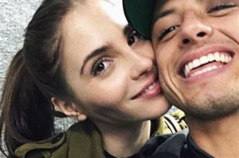 Galeri Foto Potret Keromantisan Javier Chicarito Hernandez Dengan Sang Kekasih Bikin Siapa