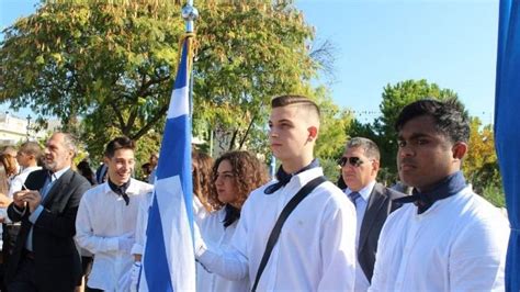 Παραστάτης στην παρέλαση 17χρονος από το Μπαγκλαντές Μόνος και με τα πόδια έφτασε στην Ελλάδα
