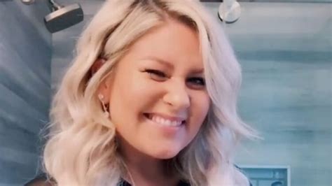 3 Hot Sexy Claudia Chiavaroli Bikini Pics