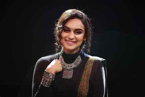 സാരിയണിഞ്ഞ് ലക്ഷ്മി നക്ഷത്ര നക്ഷത്രസുന്ദരിയെന്ന് ആരാധകര്‍ ചിത്രങ്ങള്