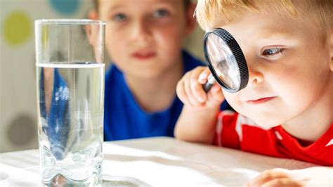 การศึกษาขนาดใหญ่ 2 ชิ้นพบว่าแทบไม่มีประโยชน์ทางทันตกรรมจากน้ำที่มี