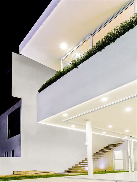 Glazing Surrounds White House By Evelop Arquitectura To Provide Vistas