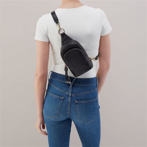 Cass Small Sling In Pebbled Leather Black Hobo